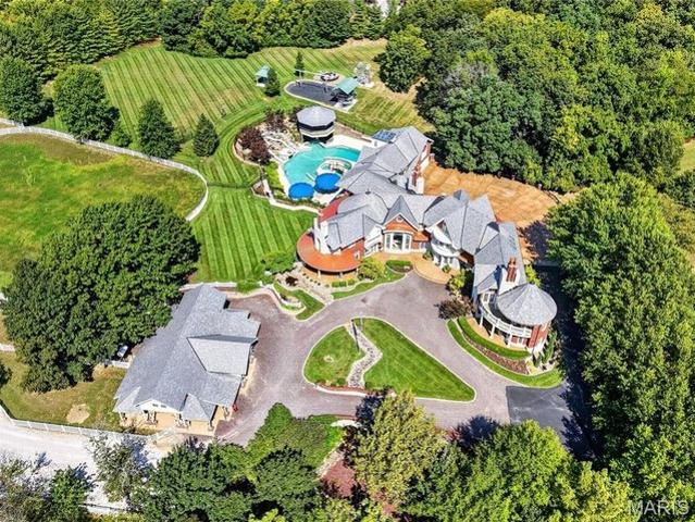 7 Hillside Ct, Wentzville, MO 63385