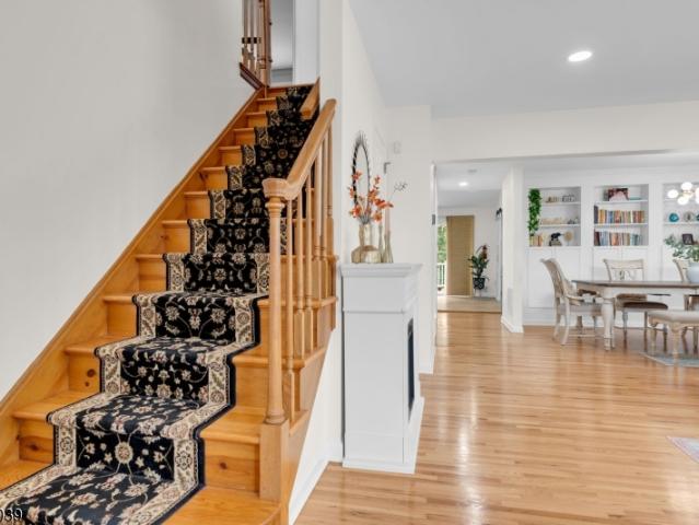 7 Hoagland Ct