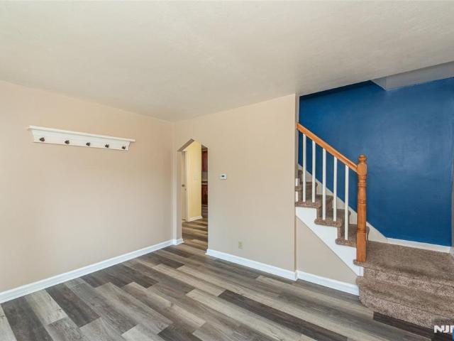 7 Hobart Place