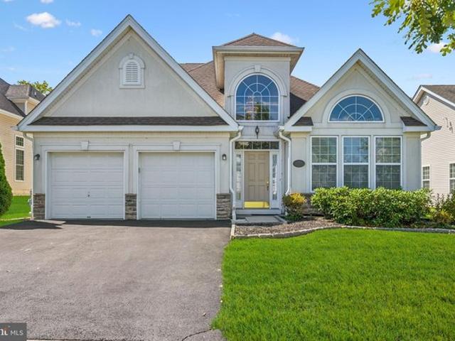 7 Honeysuckle Dr, Manahawkin, NJ 08050