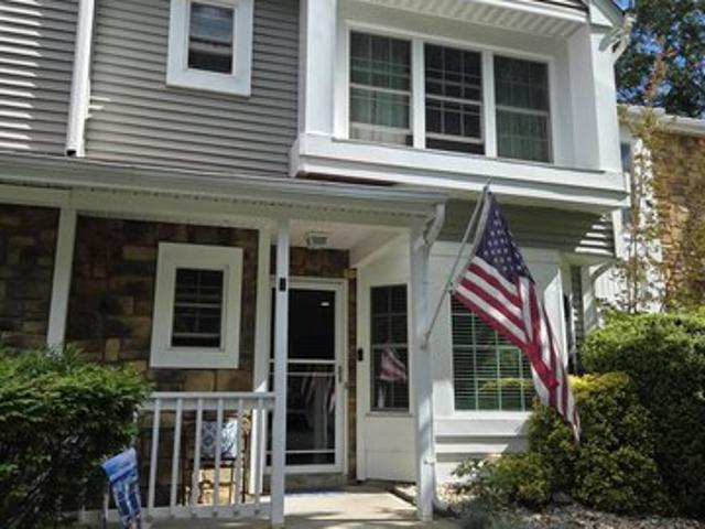 7 Horseshoe Ct, Tinton Falls, NJ 07753