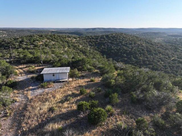 7 Indian Creek Dr, Rocksprings, TX 78880