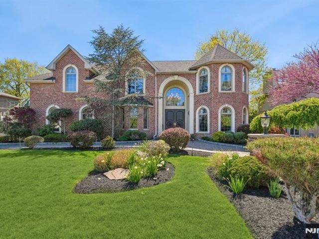 7 Jean Dr, Englewood Cliffs, NJ 07632