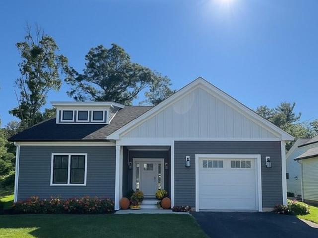 7 Josiah Path, Falmouth, MA 02540