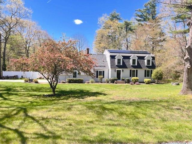 7 Kent St, Windham, NH 03087