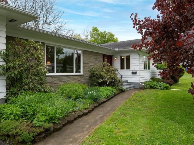 7 Knollwood Road