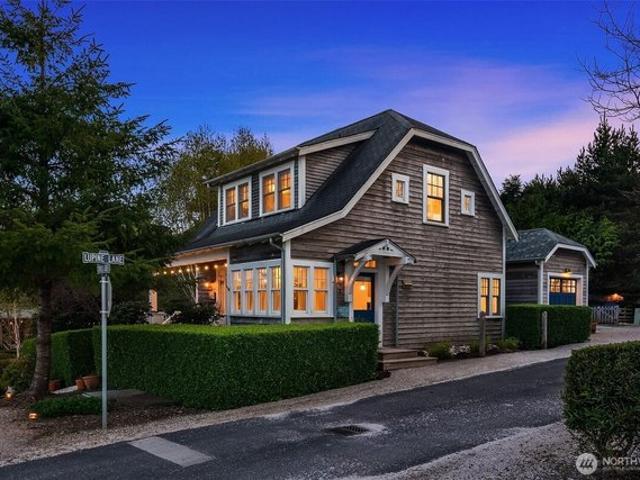 7 Lupine Ln, Pacific Beach, WA 98571