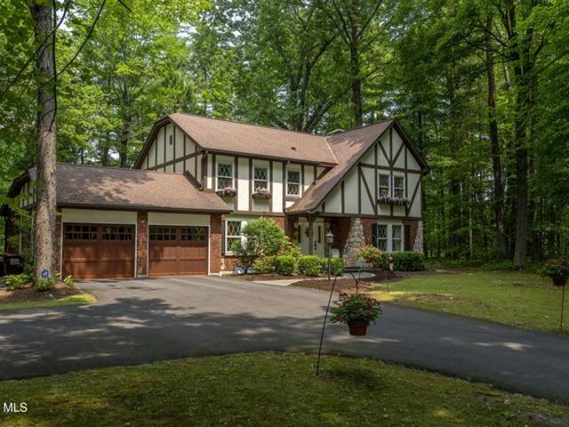 7 Lakeview Dr, Gansevoort, NY 12831