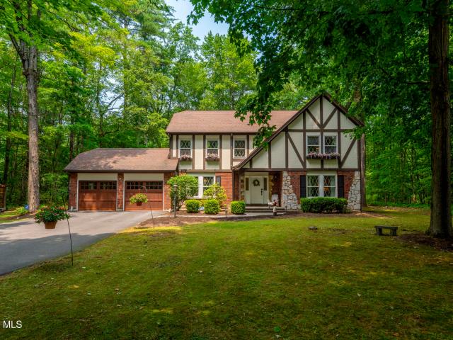 7 Lakeview Drive