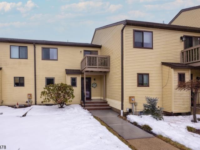 7 Lake Ct