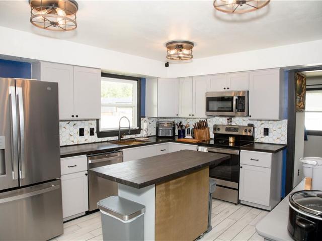 7 Lake Forest CT