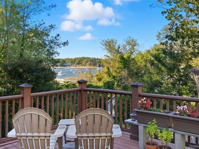 7 Landing Rd, Huntington, NY 11743