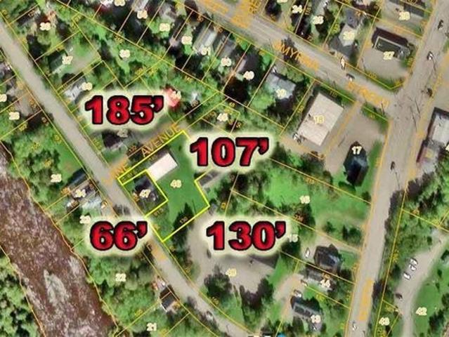 7 Lane Ave, Houlton, ME 04730