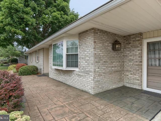 7 Lantern Avenue