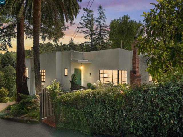 7 Las Mesas Path, Orinda, CA 94563 | MLS #41131 | Compass
