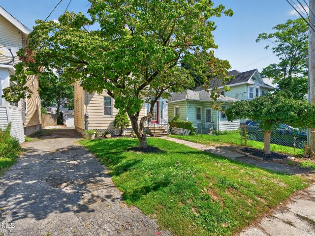 7 Lawn Avenue