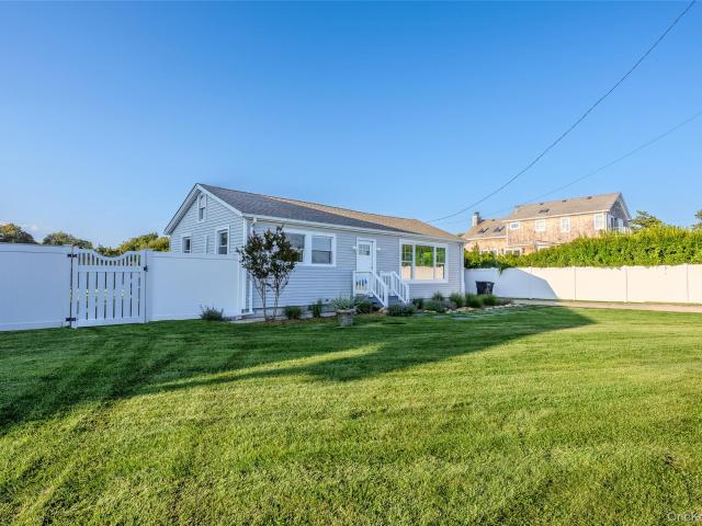 7 Laura Lee Drive
