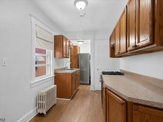 7 Laurel Pl