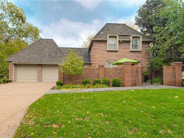 7 Le Mans Ct, Prairie Village, KS 66208 | MLS #2613 | Compass
