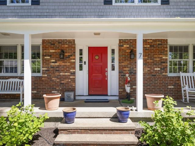 7 Ledgemont Drive