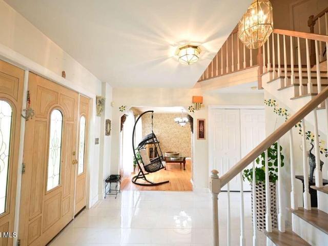 7 Ledgewood Drive