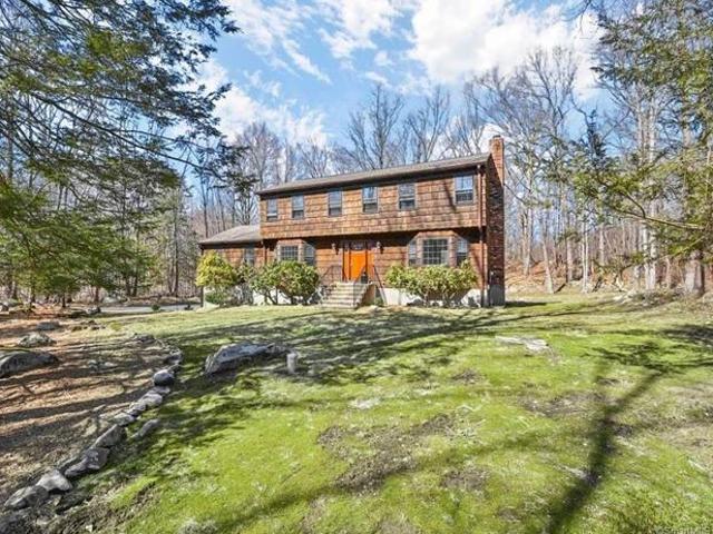 7 Leopard Dr, Newtown, CT 06482