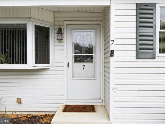 7 Lippincott Avenue