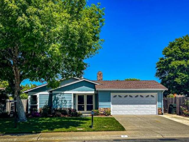 7 Lochness Ct, Sacramento, CA 95826