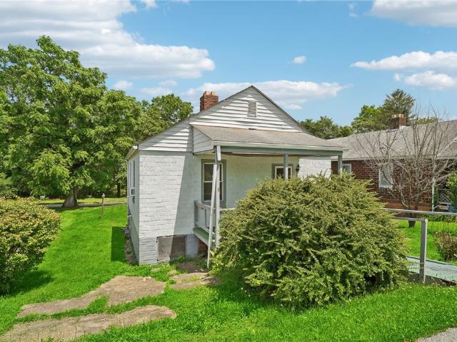 7 Locust St