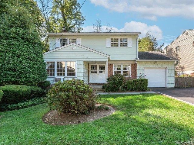 7 Locust St, Glen Head, NY 11545