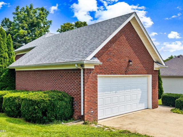 7 Lone Oak Dr