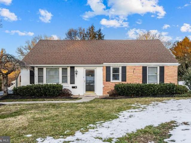 7 Longwood Dr, Wayne, PA 19087