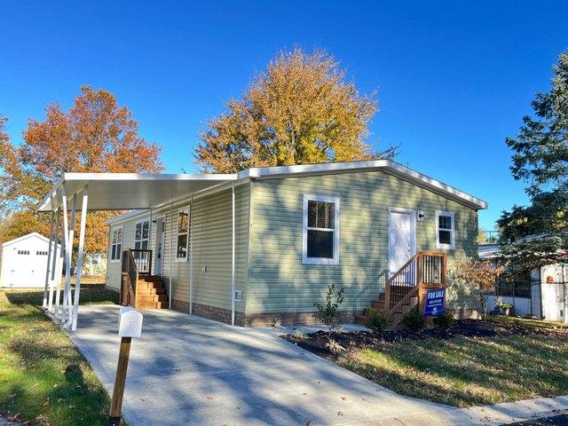 7 Pageant Ln, Olmsted Township, OH 44138