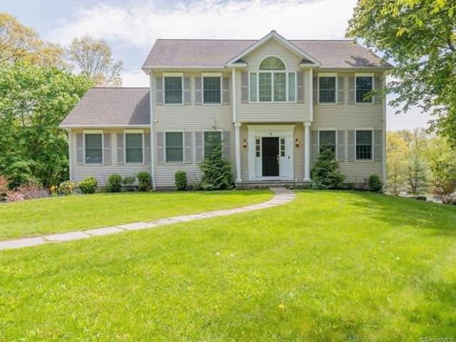7 Palmer Rd, Danbury, CT 06811