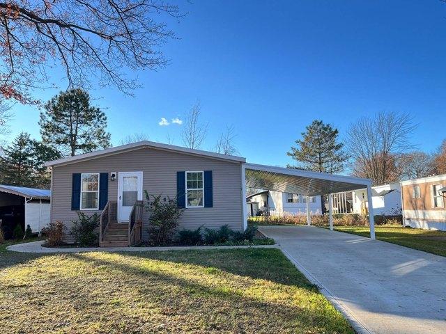 7 Parade St, Olmsted Township, OH 44138