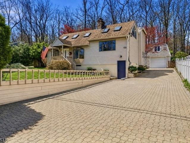 7 Pathfinder Trl, Jefferson Township, NJ 07885