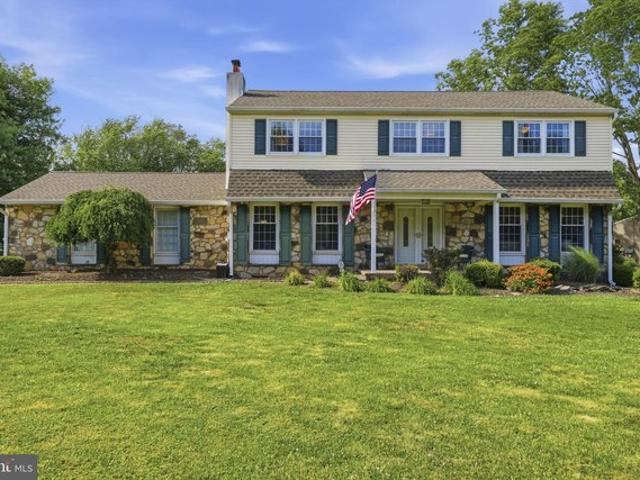 7 Pebble Ridge Rd, Warrington, PA 18976