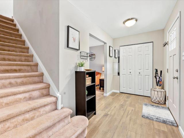 7 Pin Oak Ct