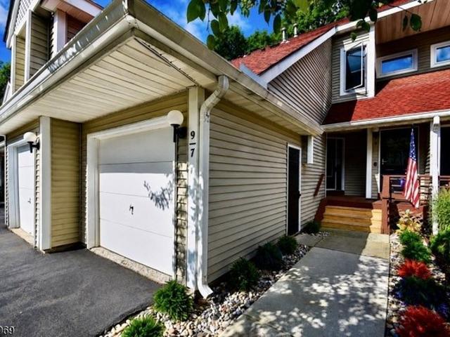 7 Pine Hollow Ct, Jefferson Township, NJ 07438