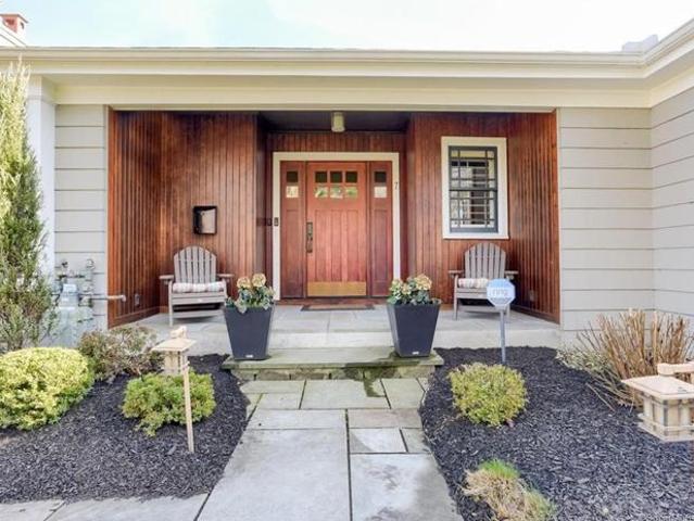 7 Pinecrest Rd, West Hartford, CT 06117 in West Hartford, Connecticut