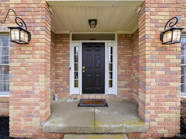 7 Pinelake Drive