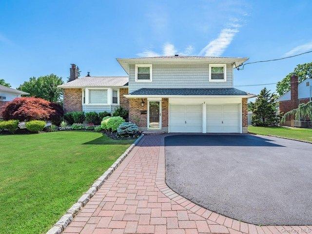 7 Plainview Rd, Bethpage, NY 11714