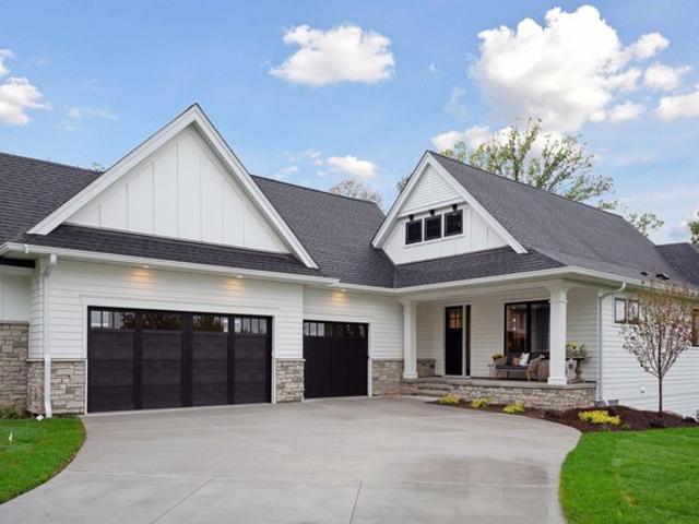 7 Pond View Trl, North Oaks, MN 55127
