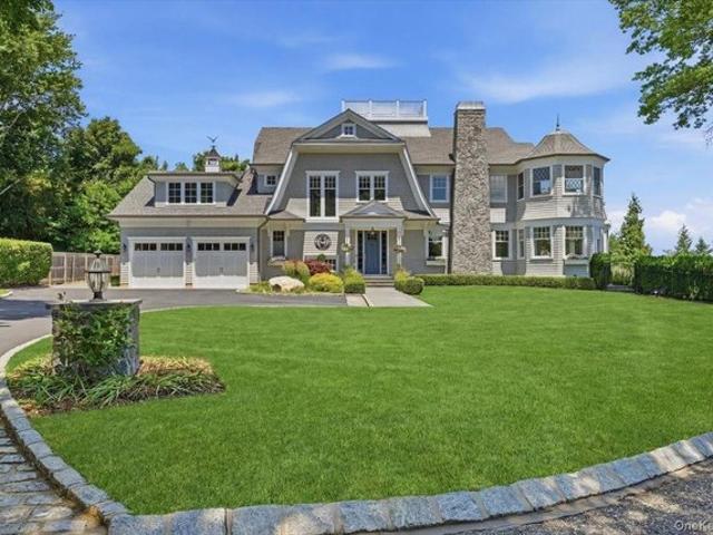 7 Preston Ln, East Setauket, NY 11733