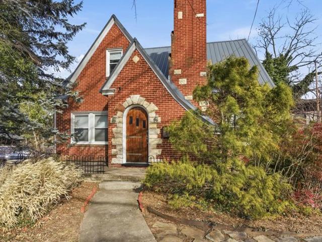 7 Radford St NW, Christiansburg, VA 24073