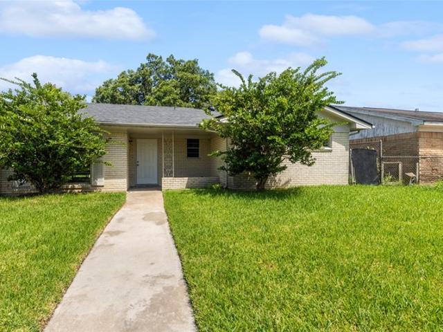 7 Richards Cts, La Marque, TX 77568