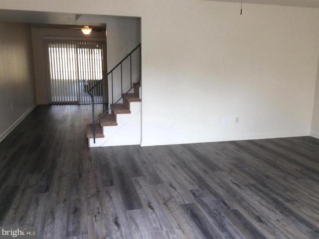 7 Rittenhouse Court