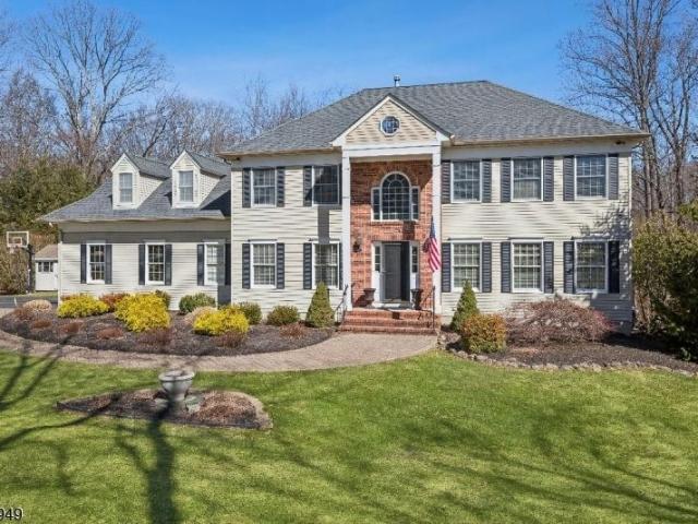 7 Robin Ct, Chester Twp. Us, nj