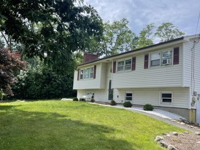 7 Rogers Dr, Danbury, CT 06810