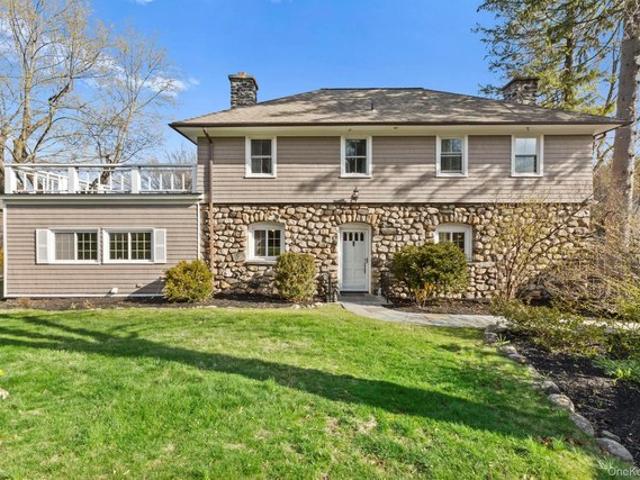 7 Rolling Hills Rd, Thornwood, NY 10594